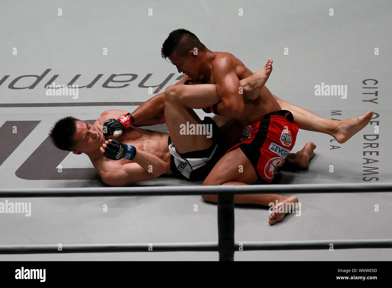 Edward kelly hi-res stock photography and images - Alamy