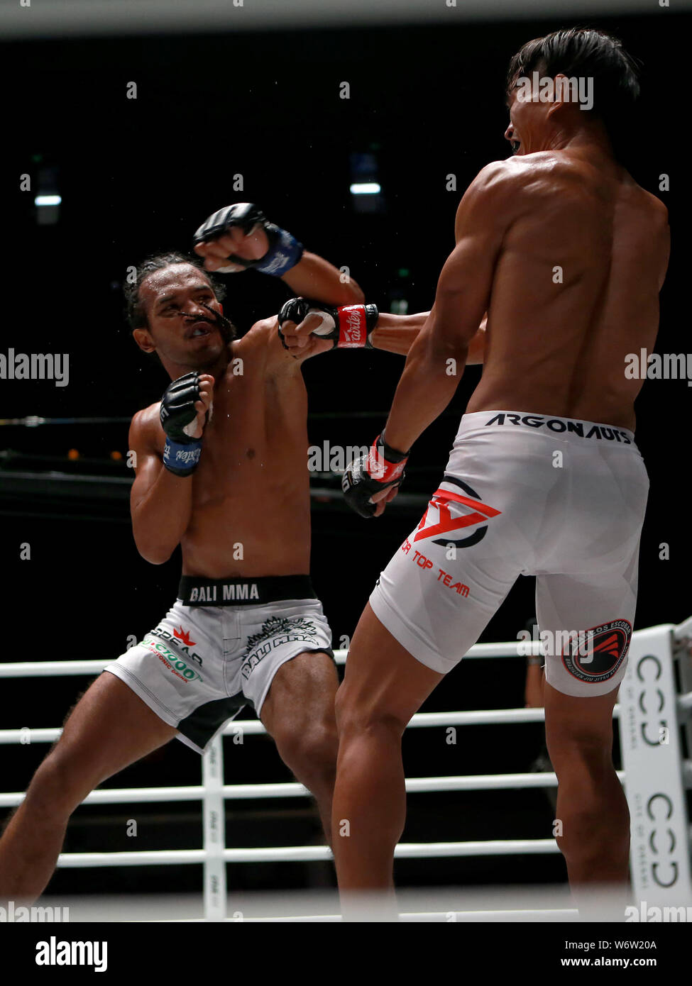 Pasay City, Philippines. 2nd Aug, 2019. Aiman Muhammad (L) of Malaysia ...