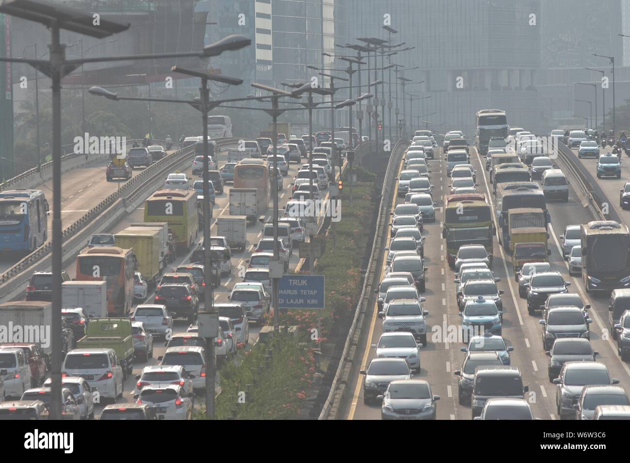 Jakarta pollution hi-res stock photography and images - Alamy