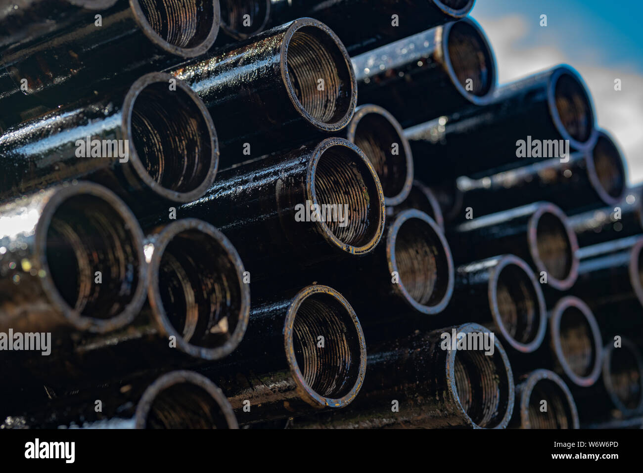 Drilling of oil and gas wells. Drill pipe inspection. Tubing for oil ...