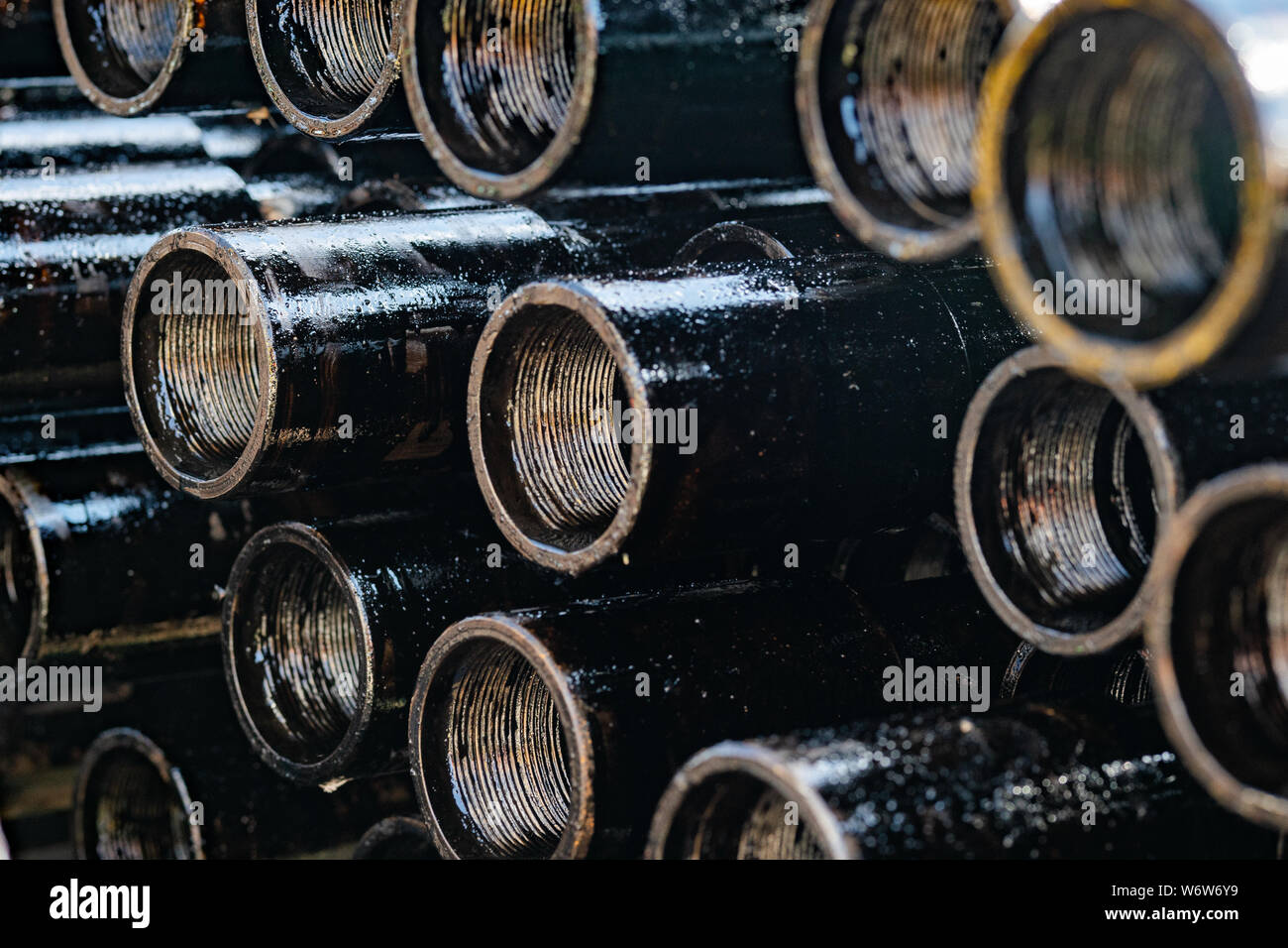 Drilling of oil and gas wells. Drill pipe inspection. Tubing for oil ...