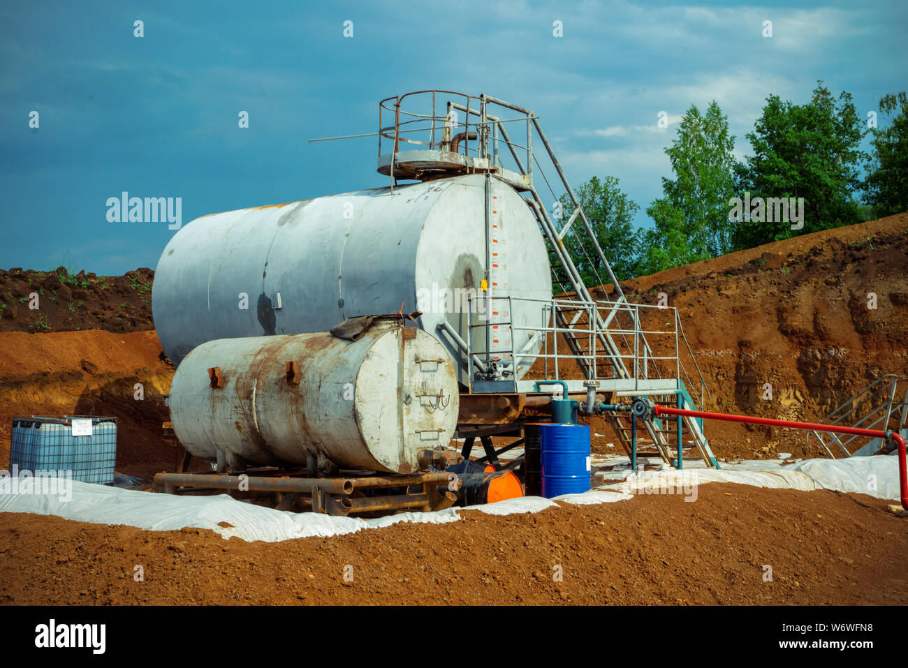 Modern tank and pipeline chemistry factory with large shine tanks for ...