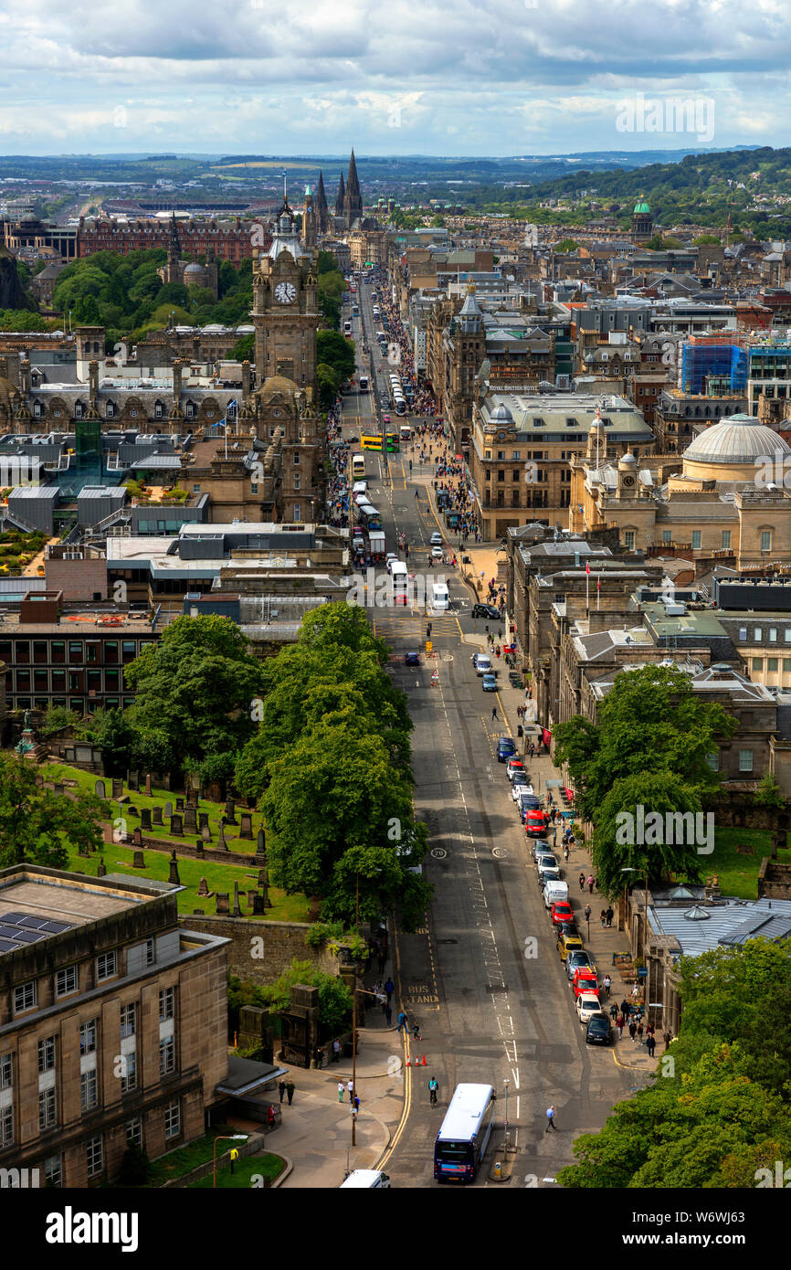 Edinburgh street cars building hi-res stock photography and images - Alamy
