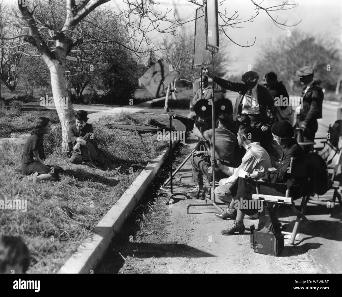 CHARLIE CHAPLIN and PAULETTE GODDARD on set location candid filming ...