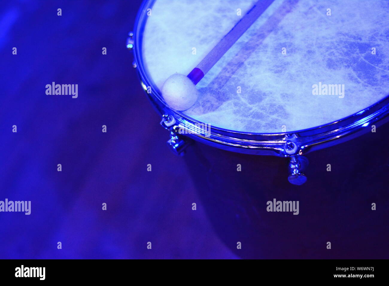 Skin head percussion instrument hi-res stock photography and images - Alamy