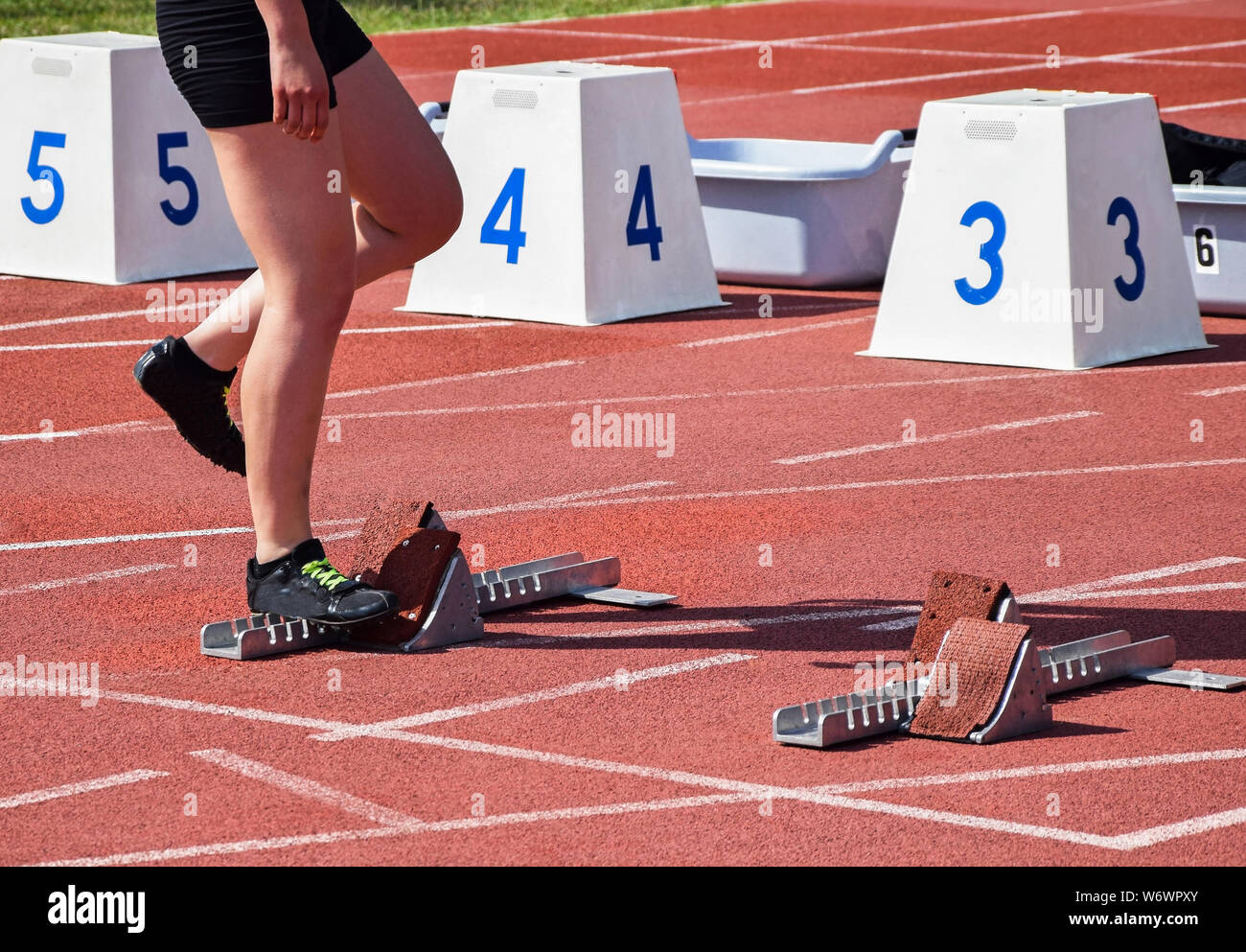 Starting line of the running race track Stock Photo - Alamy