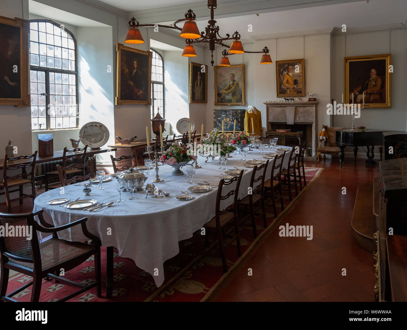 Family at dinner table, uk hi-res stock photography and images - Alamy