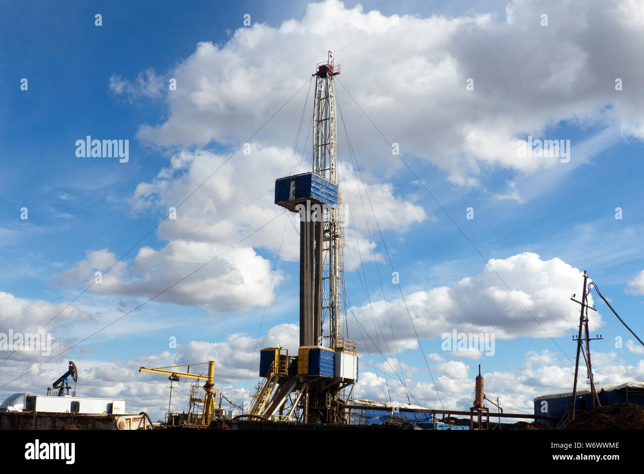 Oil drilling rig operation on the oil platform Stock Photo - Alamy