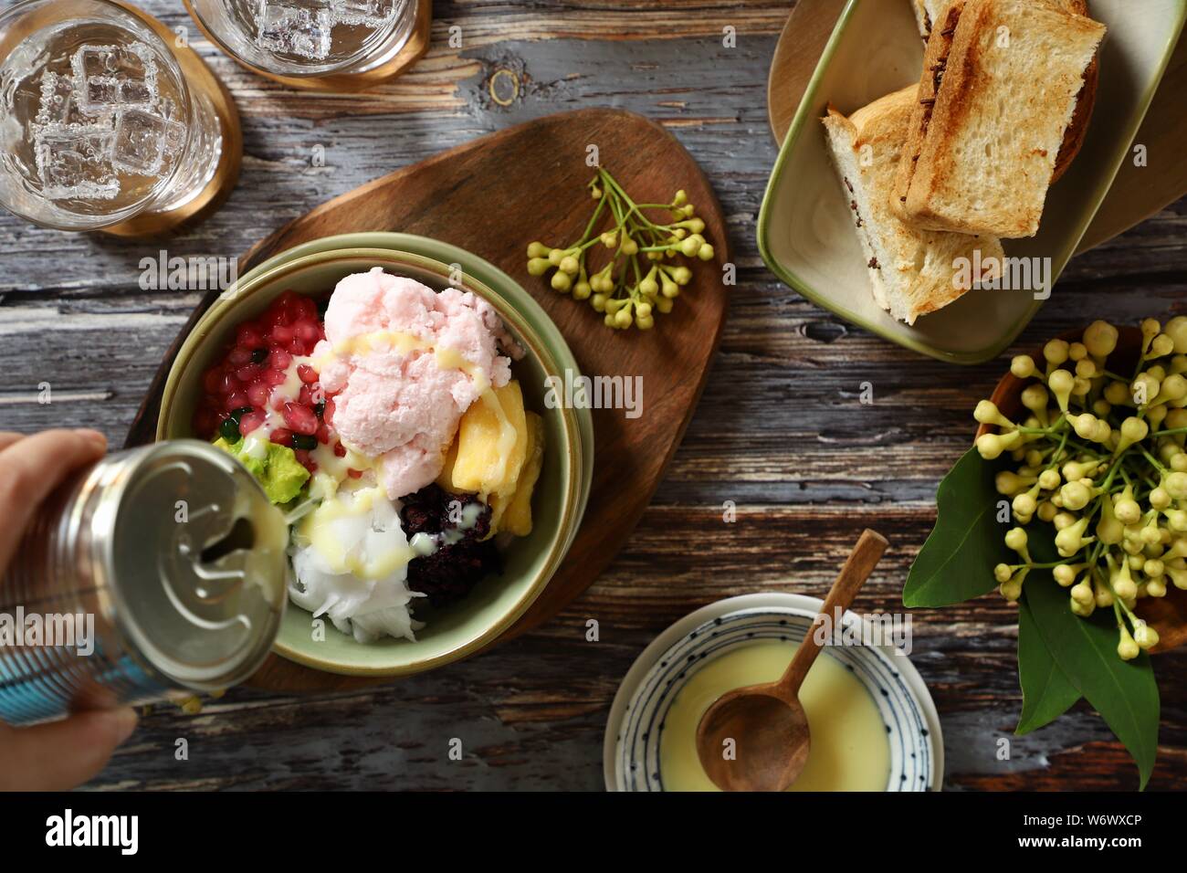 Es Doger. Traditional Indonesian ice cream sundae from West Java Stock ...