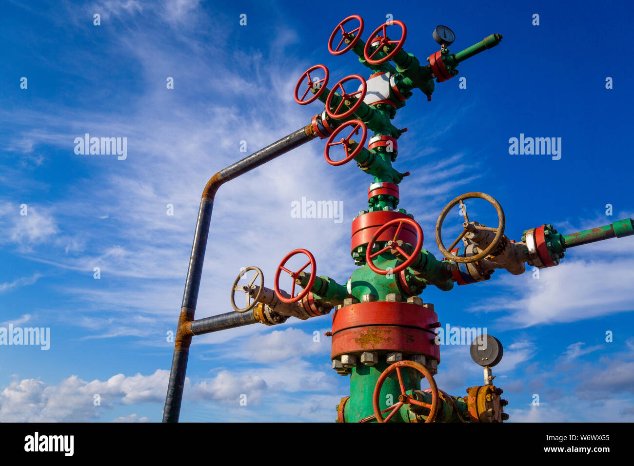 Natural gas well head site hi-res stock photography and images - Alamy
