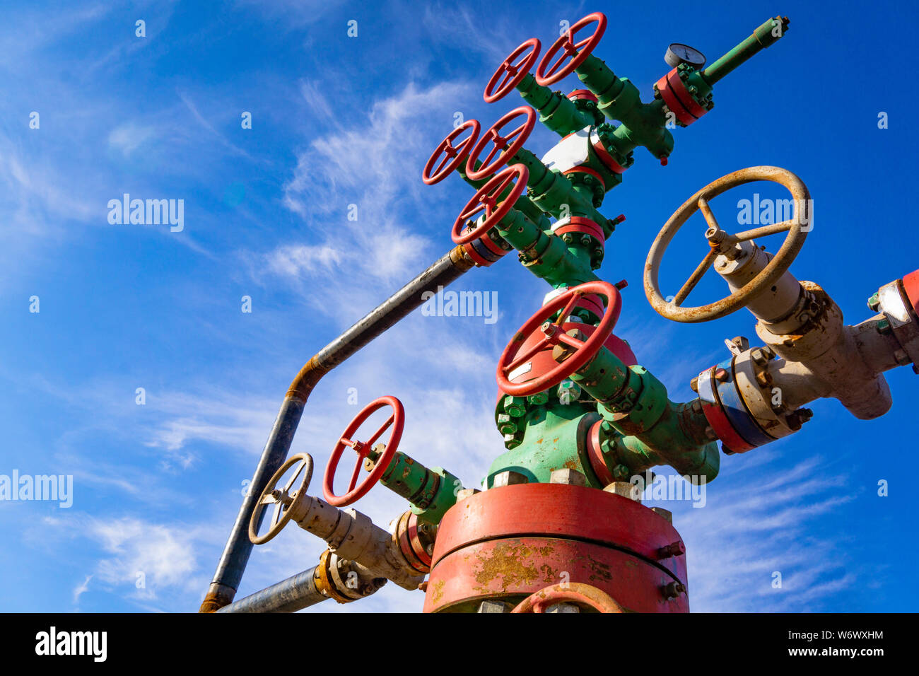 Natural gas well head site hi-res stock photography and images - Alamy