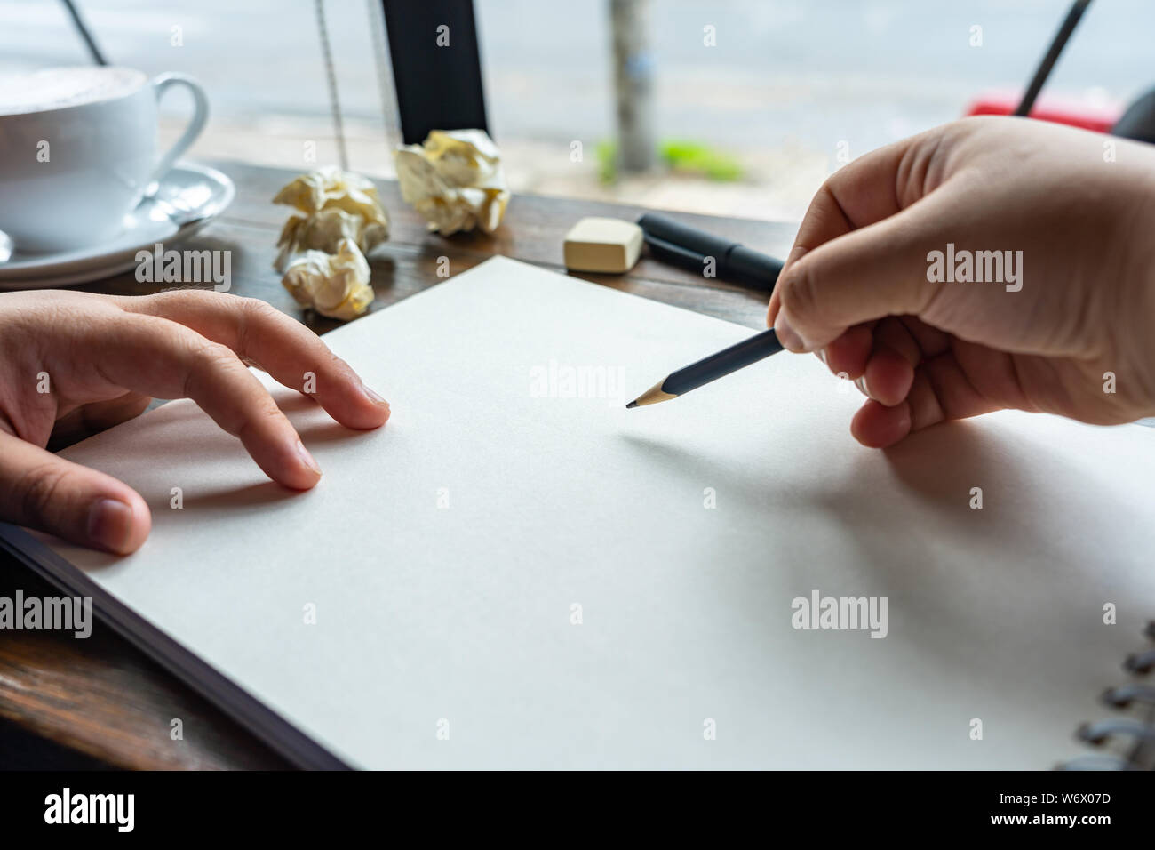 Photo sketcher hi-res stock photography and images - Alamy