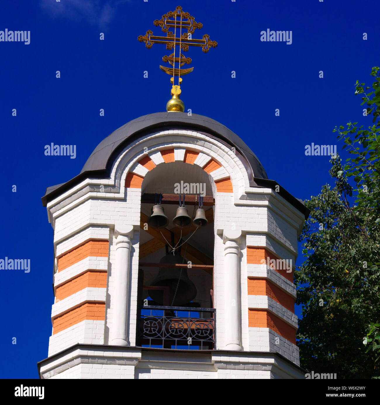 church in the daytime Stock Photo - Alamy