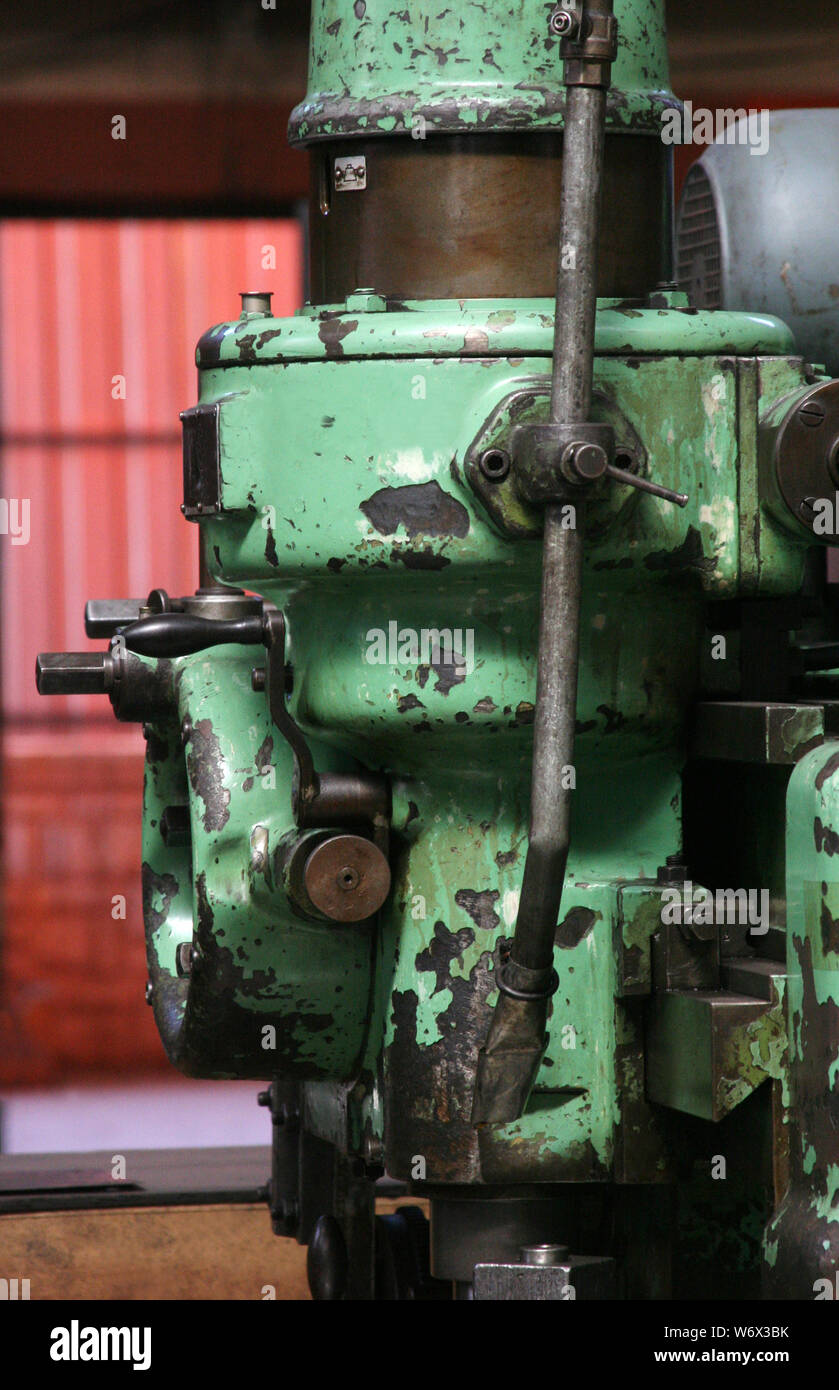 Mechanical industry old machinery lathe Stock Photo - Alamy