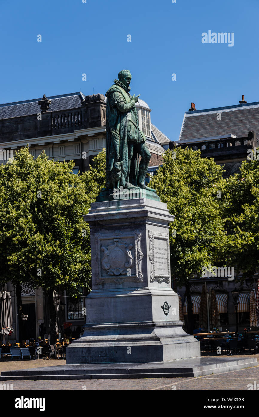 Statue in the hague hi-res stock photography and images - Alamy