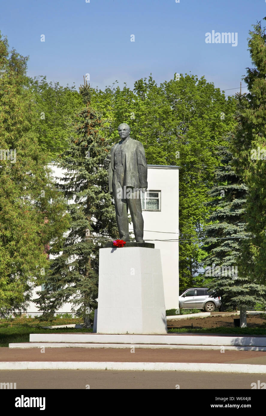 Monument to Lenin in Tarusa. Russia Stock Photo - Alamy