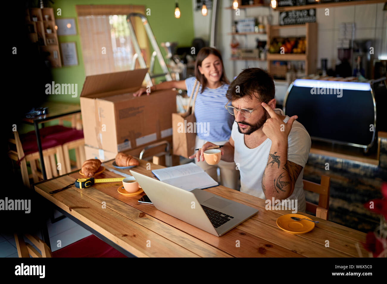 Coffee shop work hi-res stock photography and images - Alamy