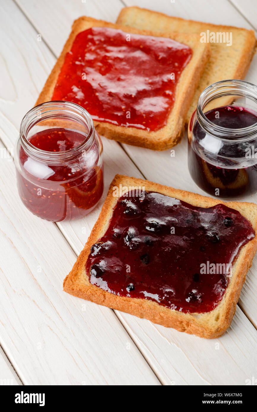 Spreading jam hi-res stock photography and images - Alamy