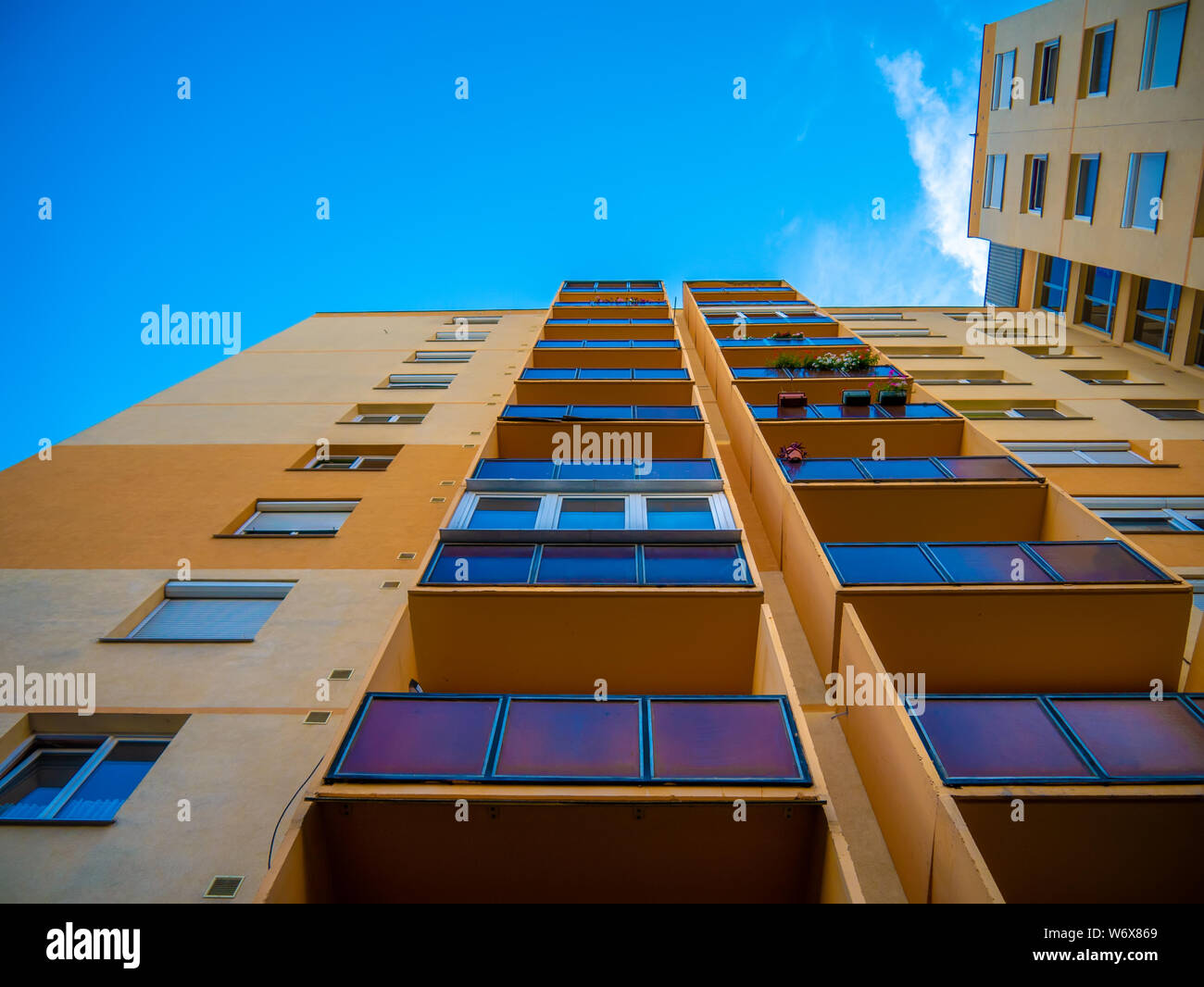 Old block of flats hi-res stock photography and images - Alamy