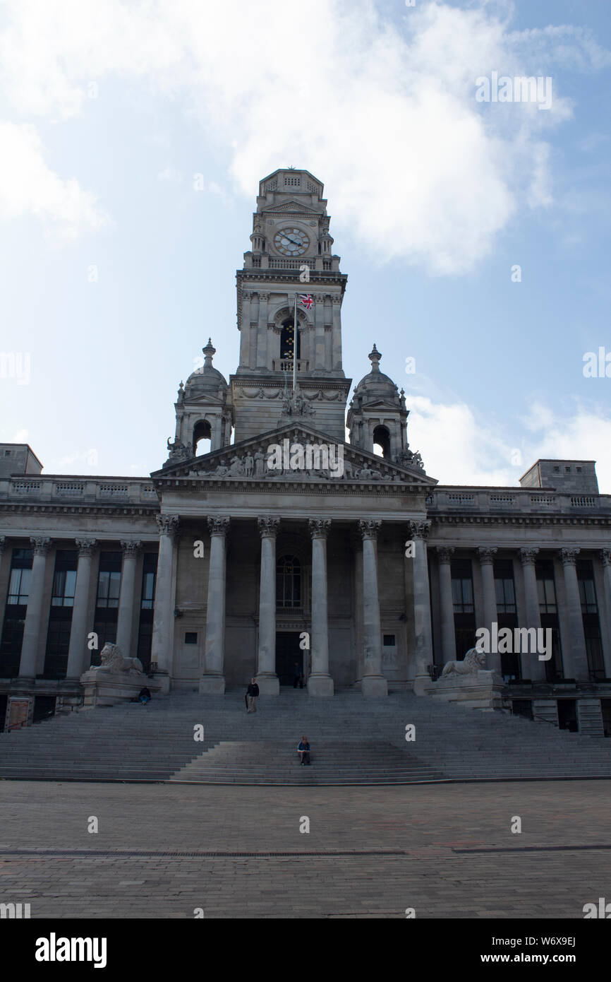 Portsmouth Guildhall Guildhall Square, Portsmouth, Hampshire, England ...