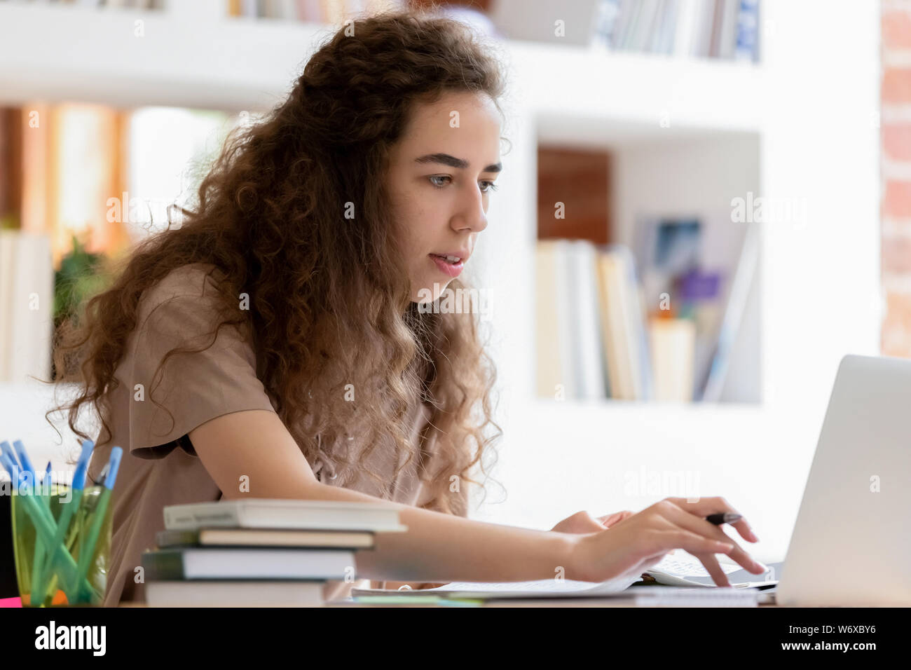 Student alone classroom hi-res stock photography and images - Alamy