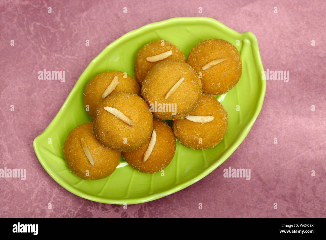 Leaf shaped biscuits hi-res stock photography and images - Alamy