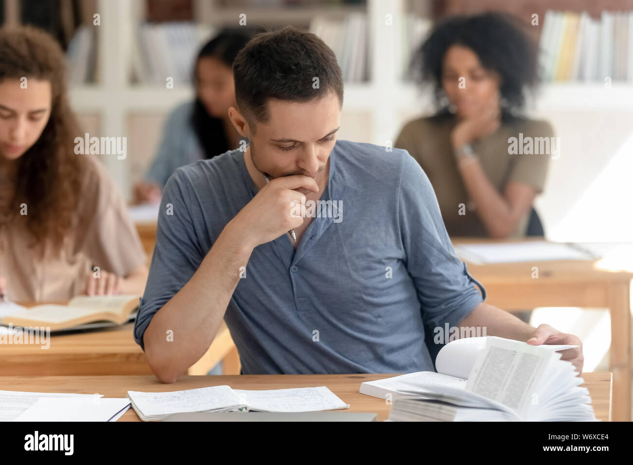 Absorbed reading hi-res stock photography and images - Alamy