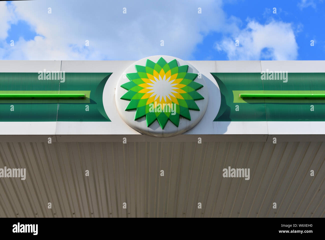 Bp sign oil gas station hi-res stock photography and images - Alamy