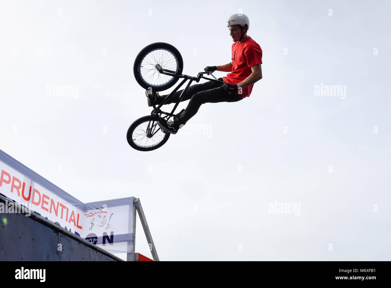 Air to the throne bmx mini ramp hi-res stock photography and images - Alamy
