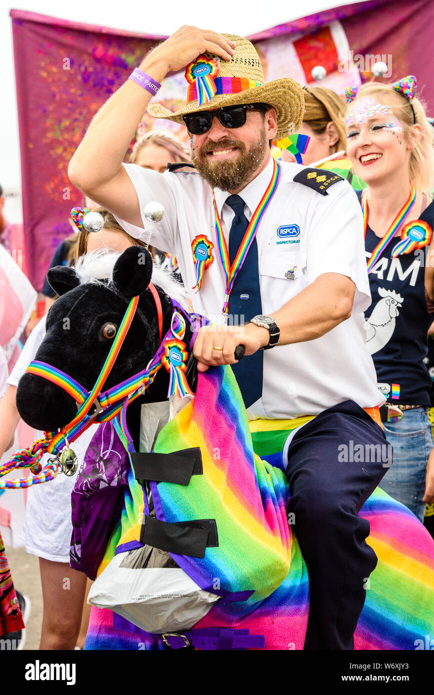 Brighton, East Sussex, UK. 3rd Aug, 2019. A member of the RSPCA on a ...