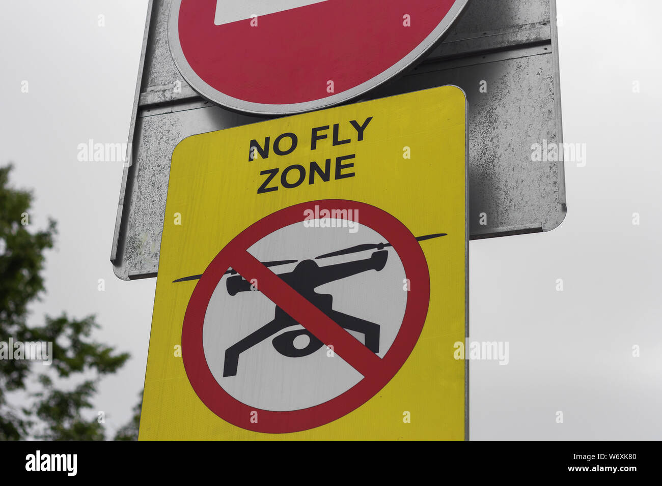 sign no drones flying zone warning safety illegal Stock Photo - Alamy