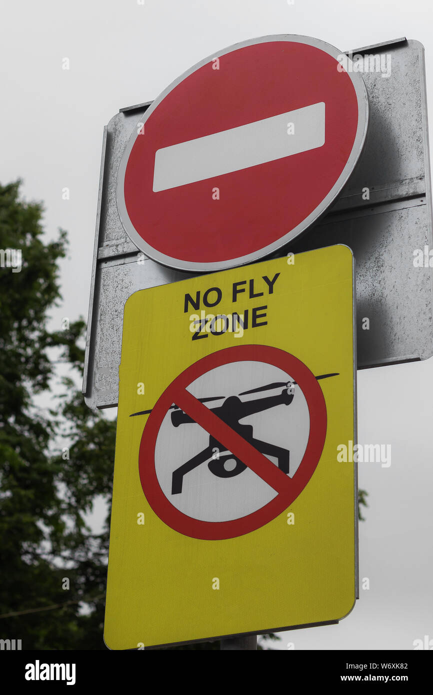sign no drones flying zone warning safety illegal Stock Photo - Alamy