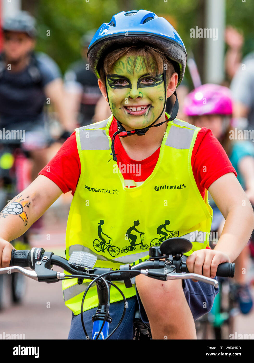 Passing finish line hi-res stock photography and images - Alamy
