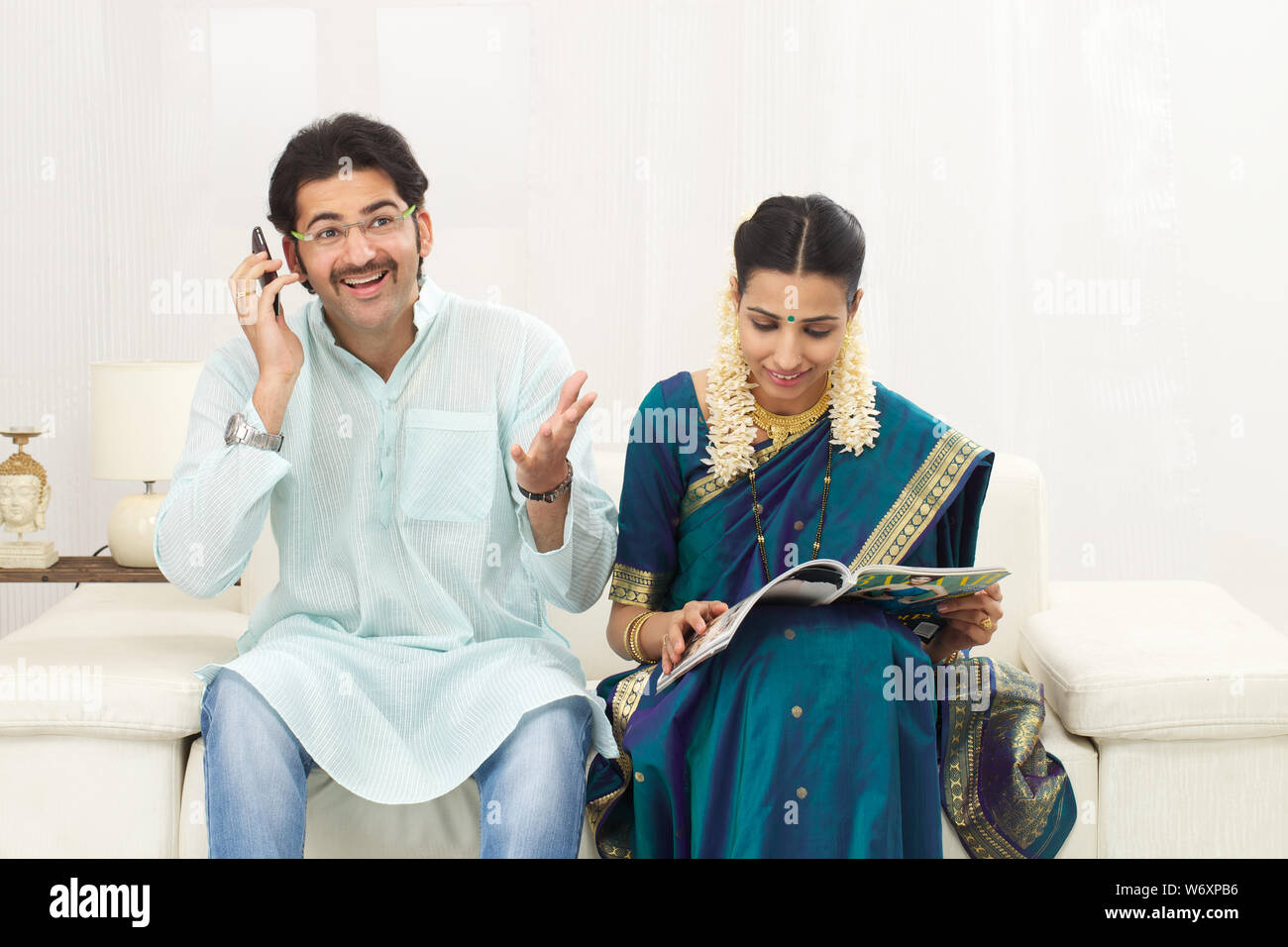 Indian couple talking on mobile hi-res stock photography and images - Alamy