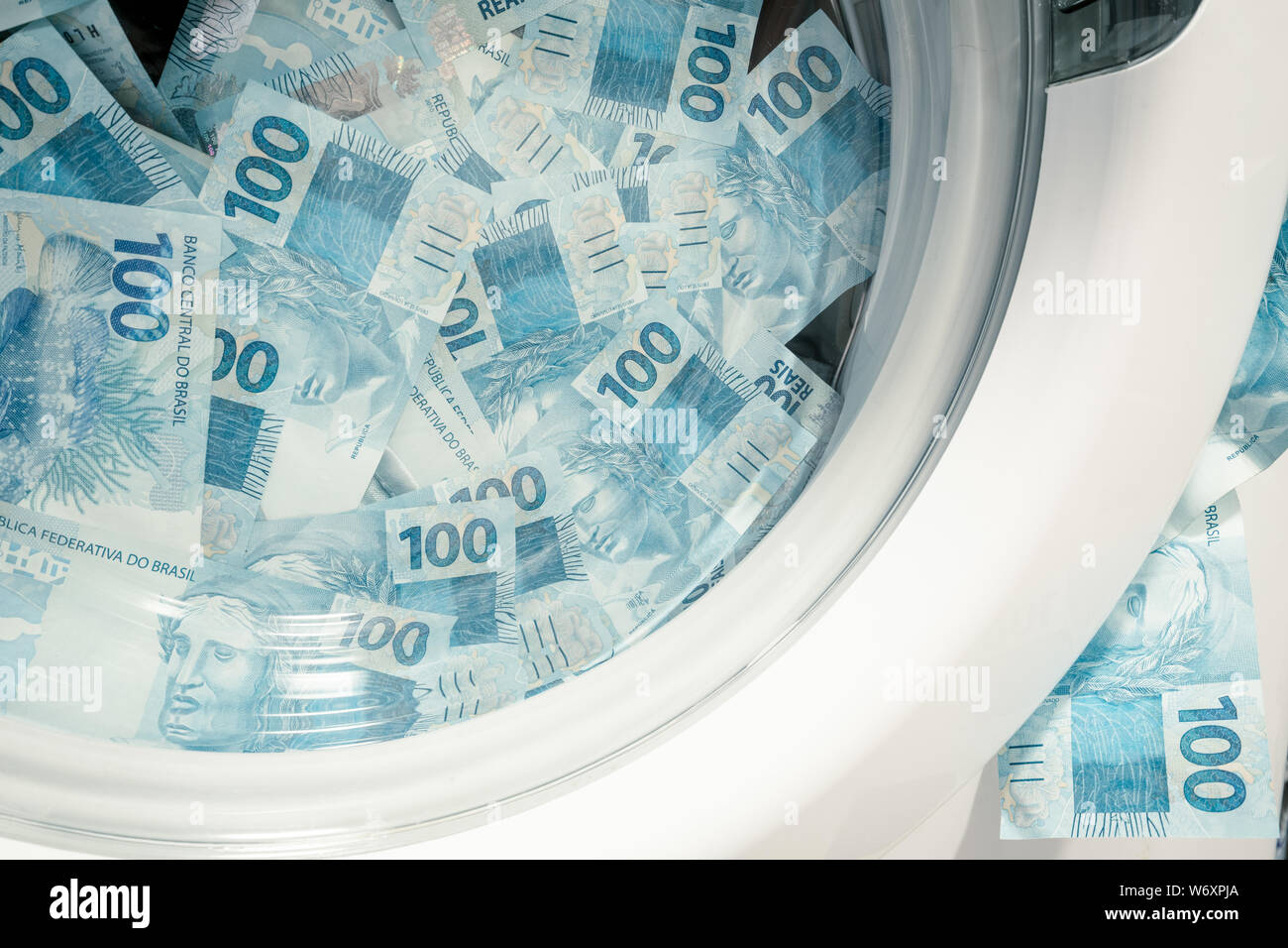 Money in washing machine hi-res stock photography and images - Alamy