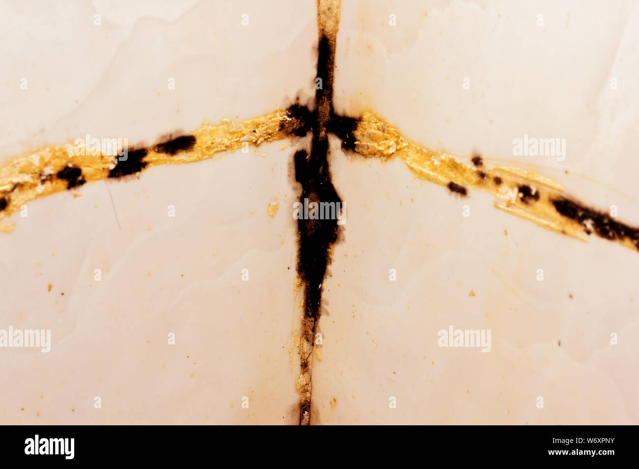 Damp affected hi-res stock photography and images - Alamy