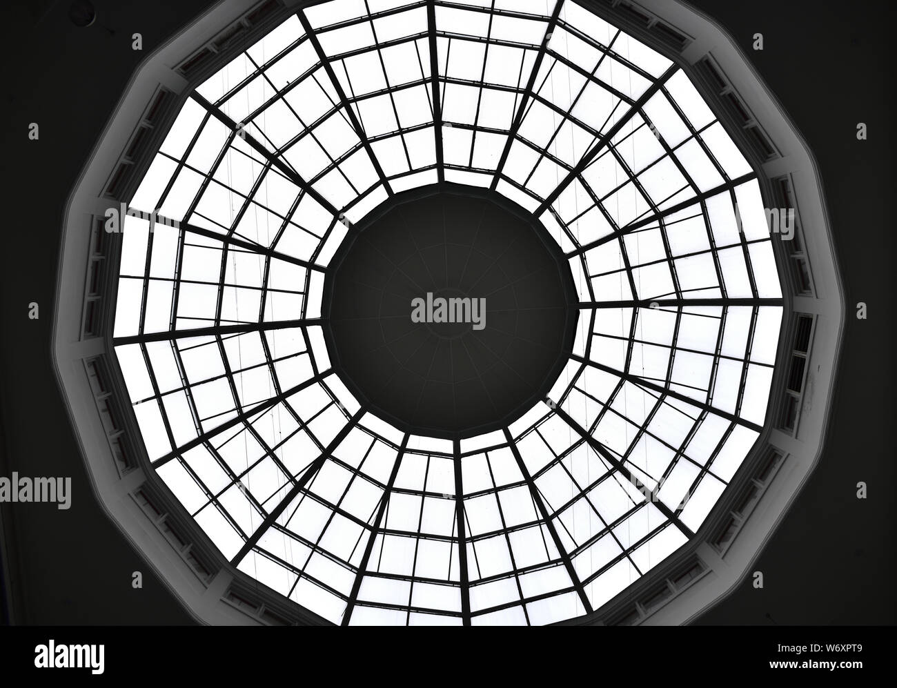 Cornice ceiling hi-res stock photography and images - Alamy