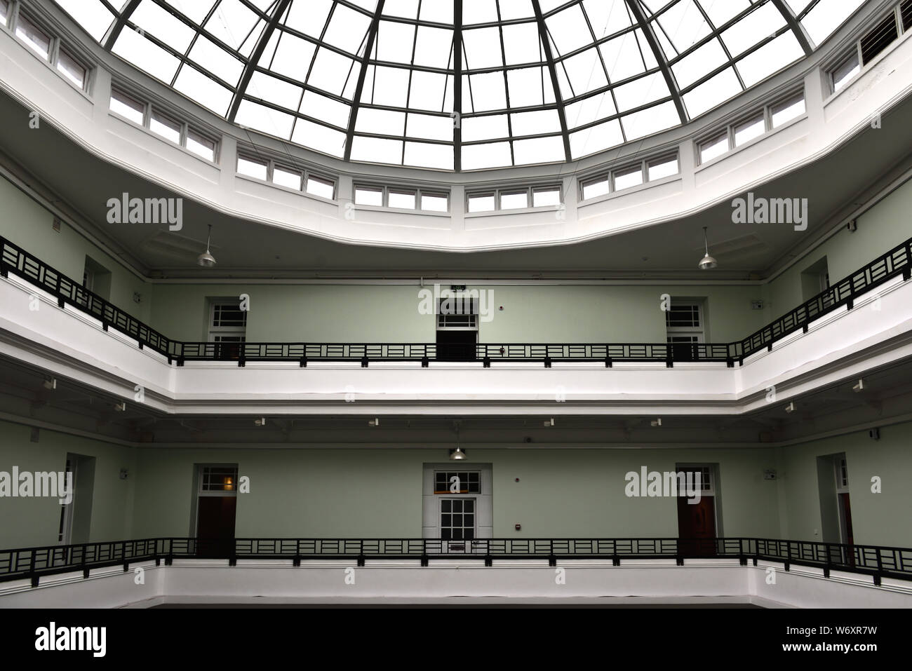 Cornice ceiling hi-res stock photography and images - Alamy