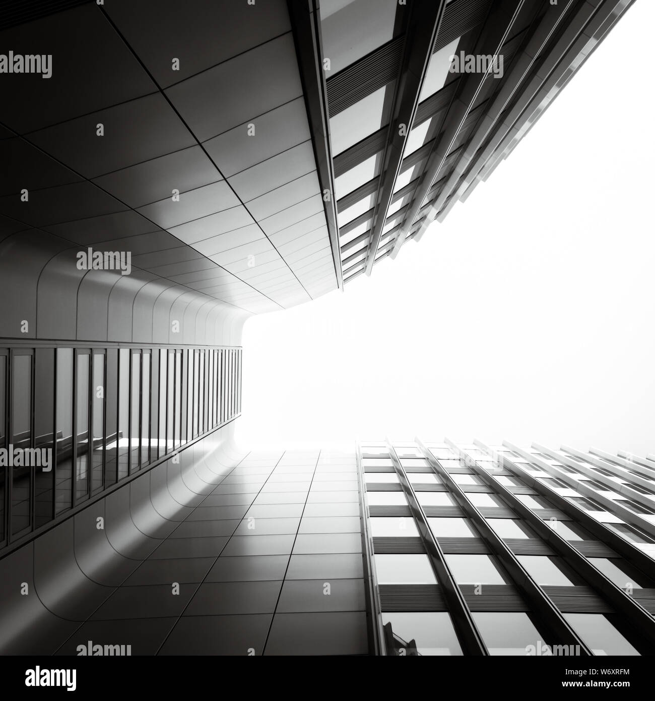 Abstract center hi-res stock photography and images - Alamy