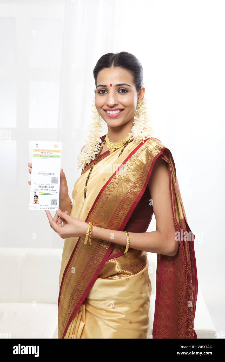 Portrait of a woman showing an Aadhar card Stock Photo - Alamy
