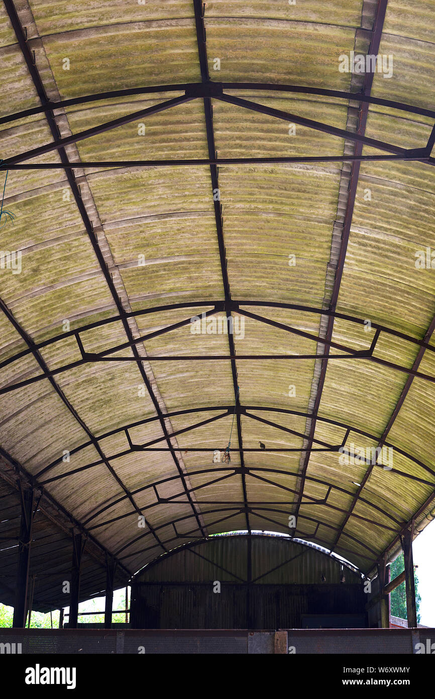 Open sided barn hi-res stock photography and images - Alamy