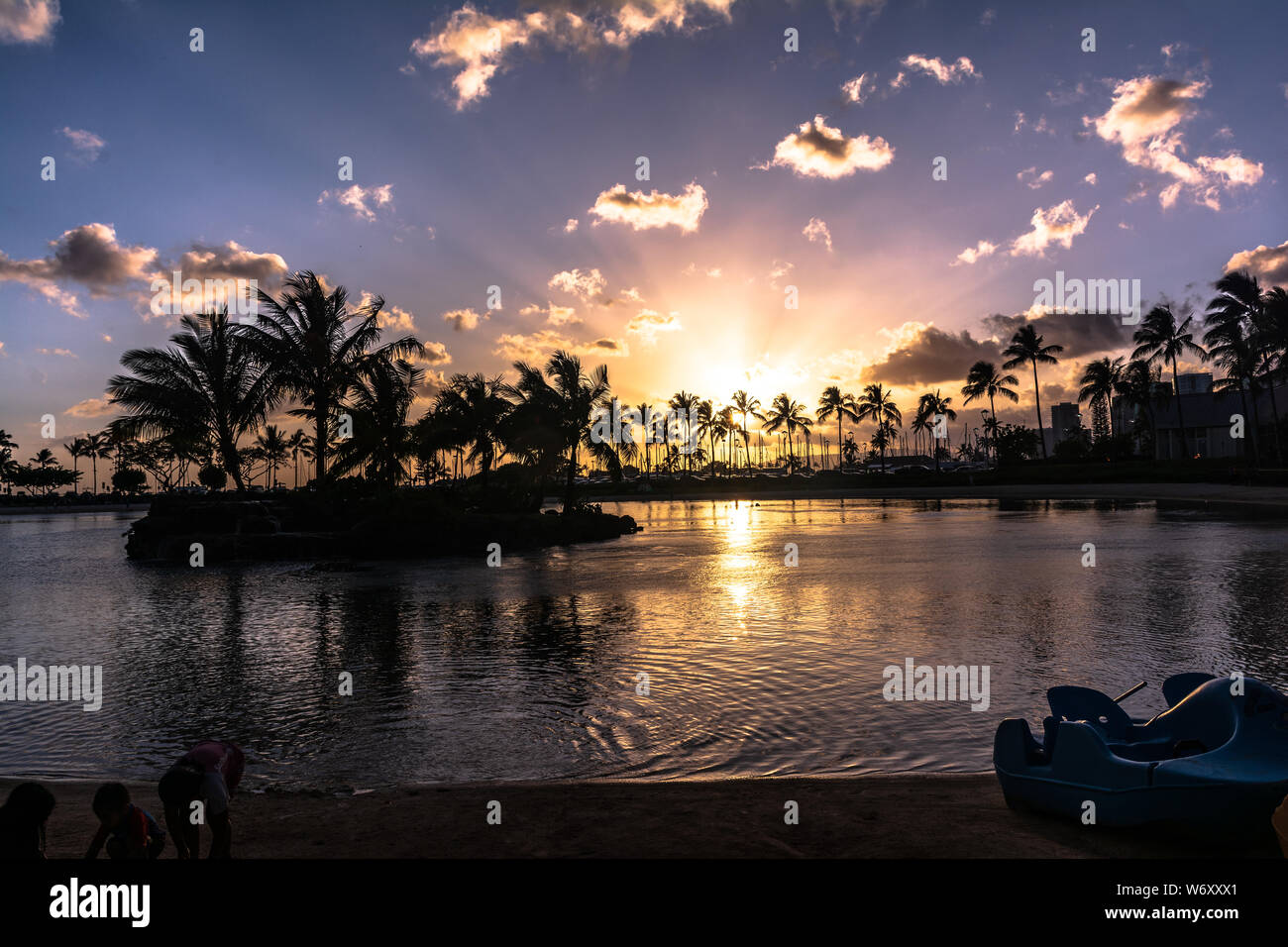 Sunset waikiki lagoon oahu hi-res stock photography and images - Alamy