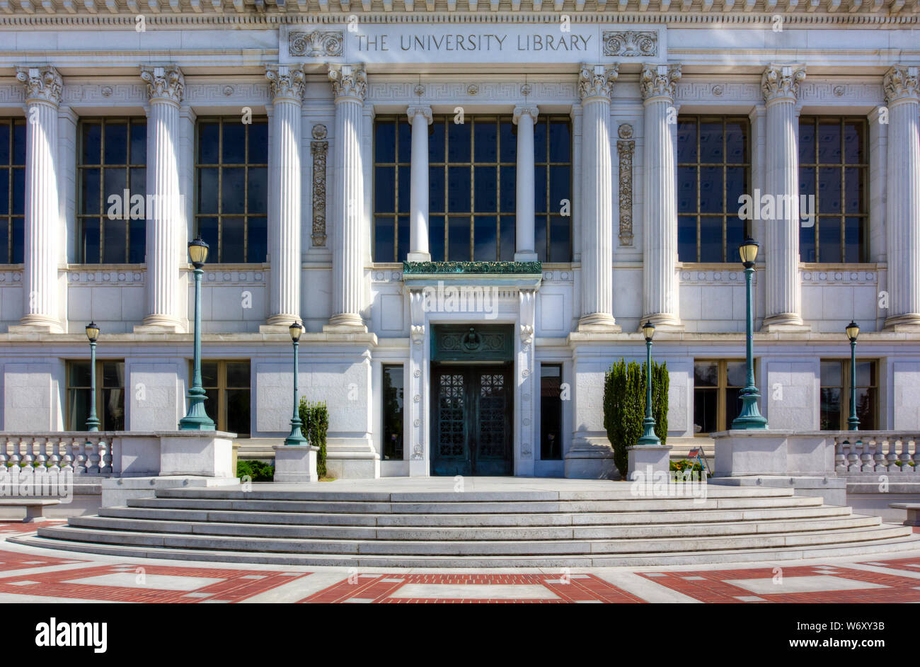 Largest university hi-res stock photography and images - Alamy