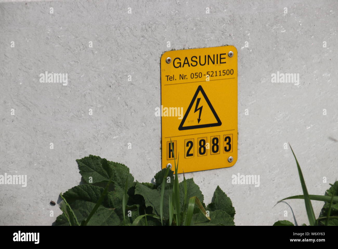 Identification numbers and signs to warn for a high pressure natural ...