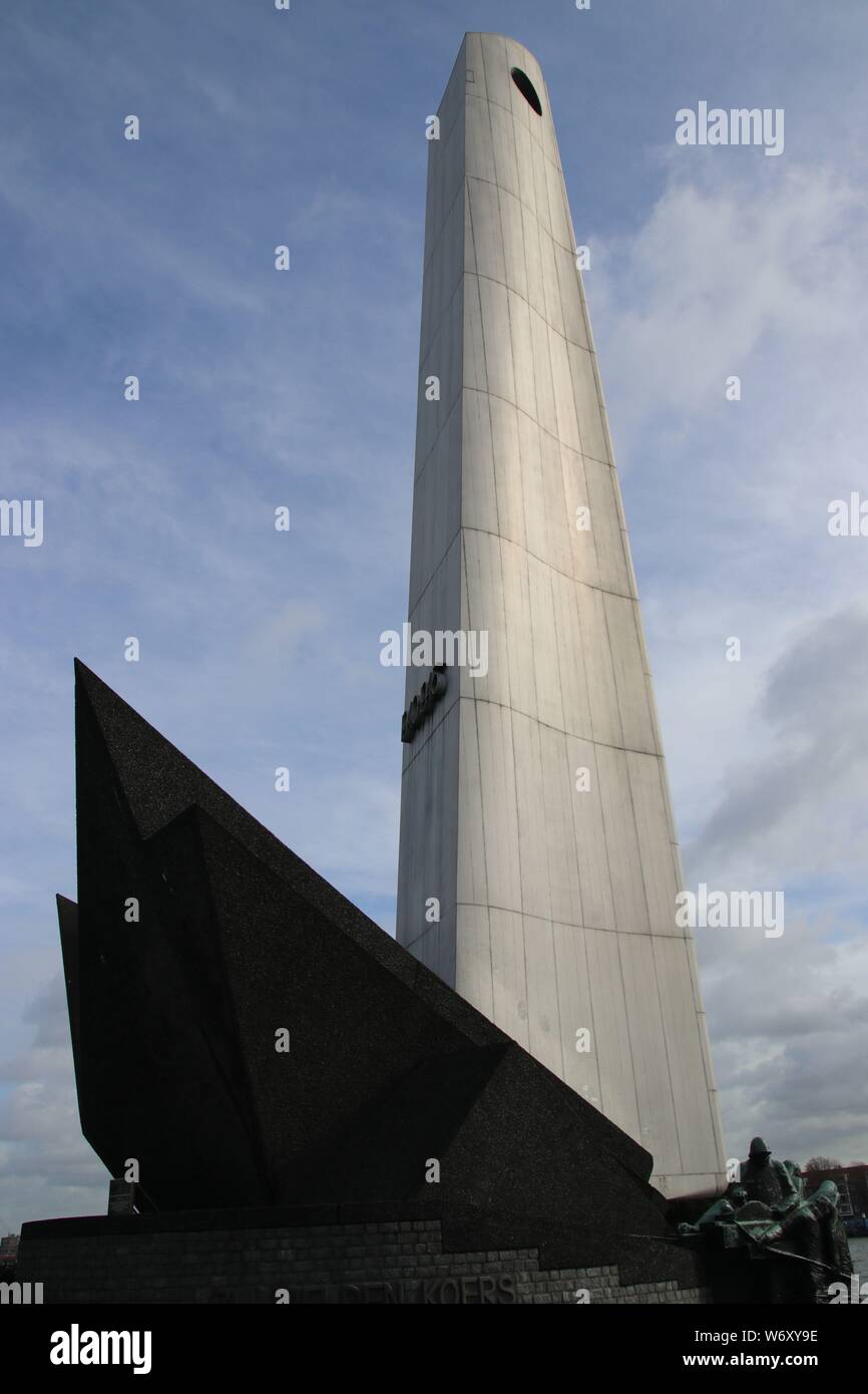 Statue at the side of river Nieuwe Maas in Rotterdam to remember all ...