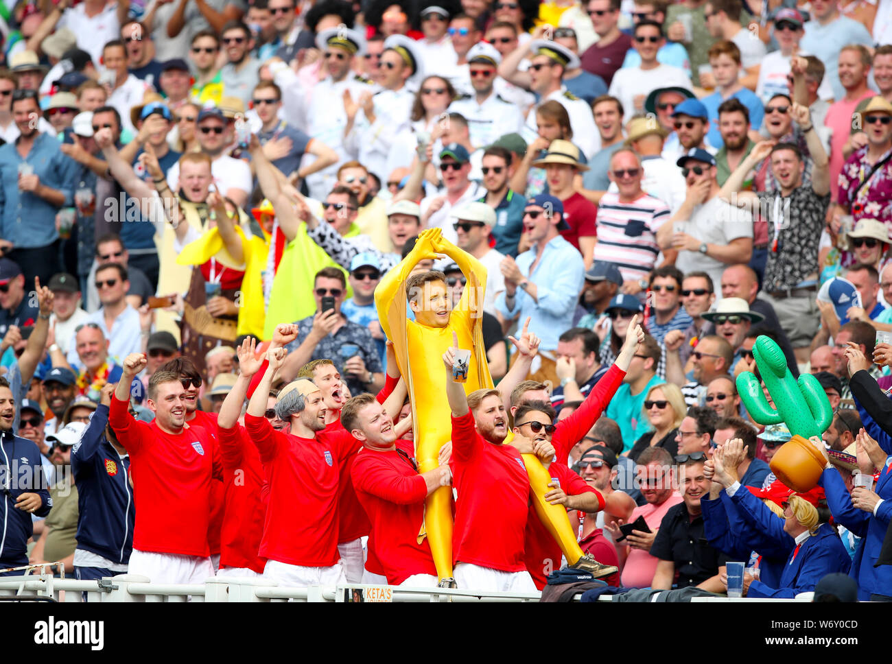 1966 world cup england squad hi-res stock photography and images - Alamy