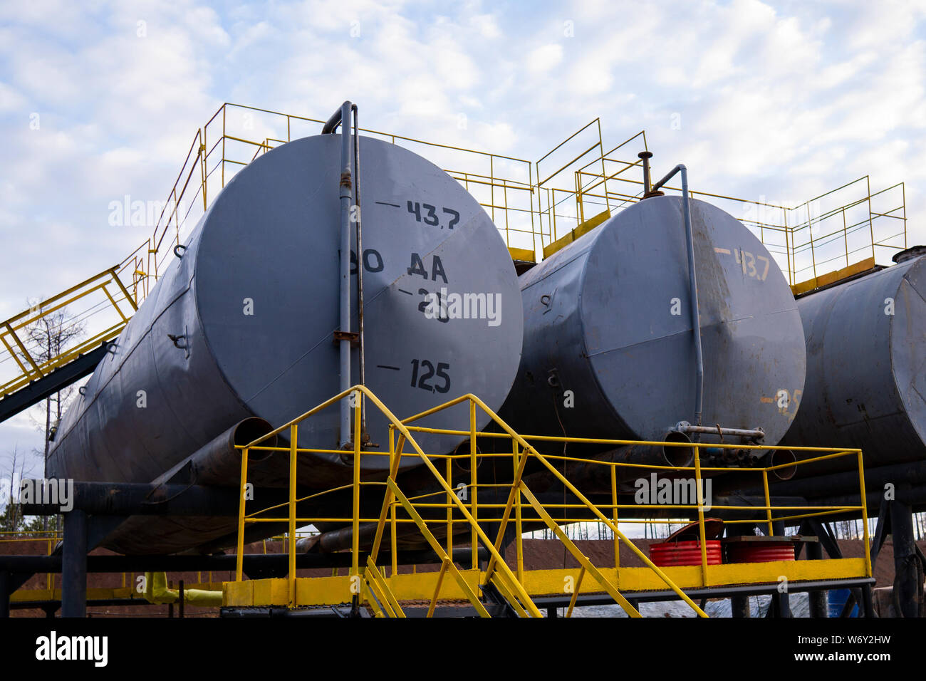 Underground oil refinery hi-res stock photography and images - Alamy