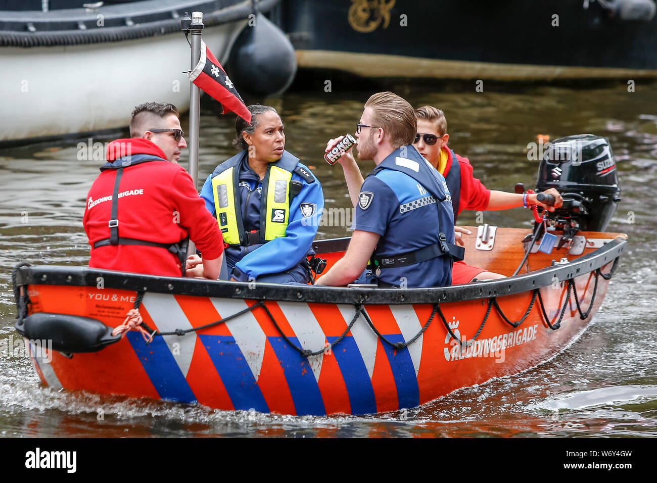 Handhaving hi-res stock photography and images - Alamy