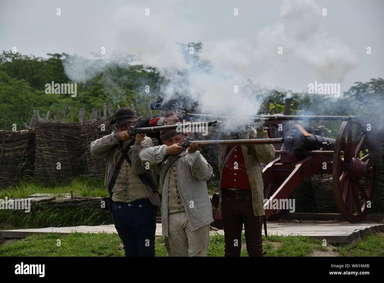 Colonist and the british soldiers hi-res stock photography and images ...