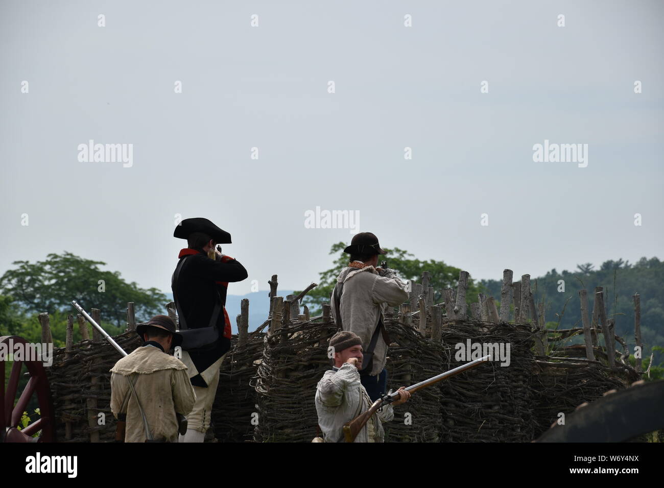 Colonist and the british soldiers hi-res stock photography and images ...